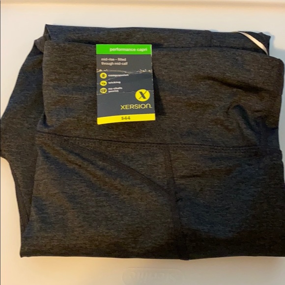 Xersion | Pants & Jumpsuits | Xersion Performance Capri | Poshmark